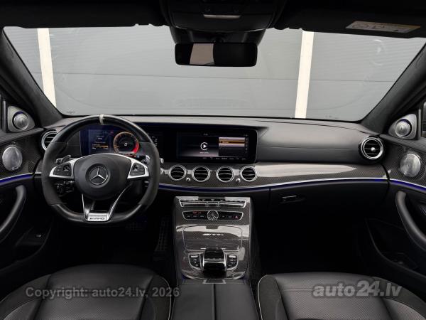 Grey Mercedes-Benz E-Class 2017 in Tallinn, with an engine capacity of 4.00 L and mileage of 159 thousand km for 51990 €, photo 9 on AUTOMOTO.COM.LV