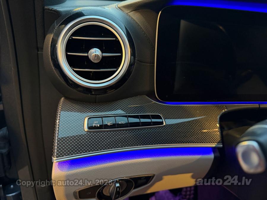 Grey Mercedes-Benz E-Class 2017 in Tallinn, with an engine capacity of 3.00 L and mileage of 122 thousand km for 38000 €, photo 13 on AUTOMOTO.COM.LV