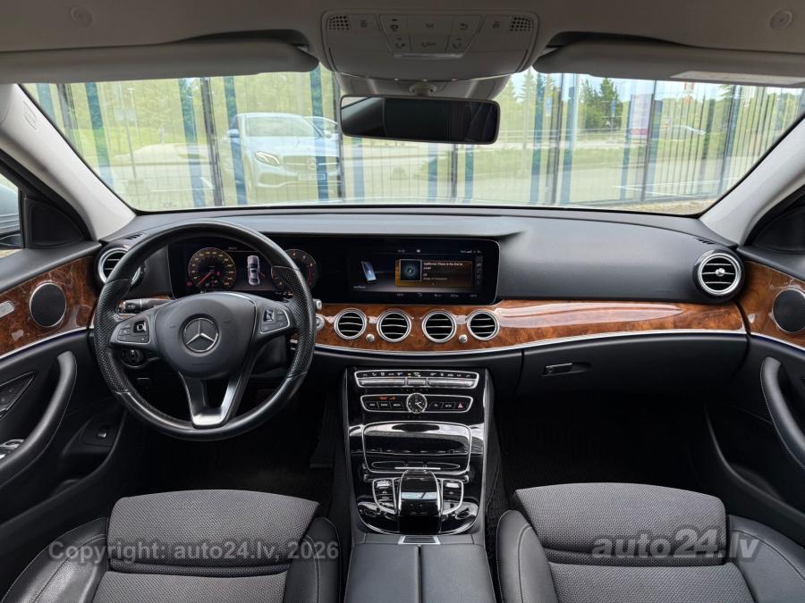 Grey Mercedes-Benz E-Class 2017 in Tallinn, with an engine capacity of 3.50 L and mileage of 185 thousand km for 23790 €, photo 11 on AUTOMOTO.COM.LV