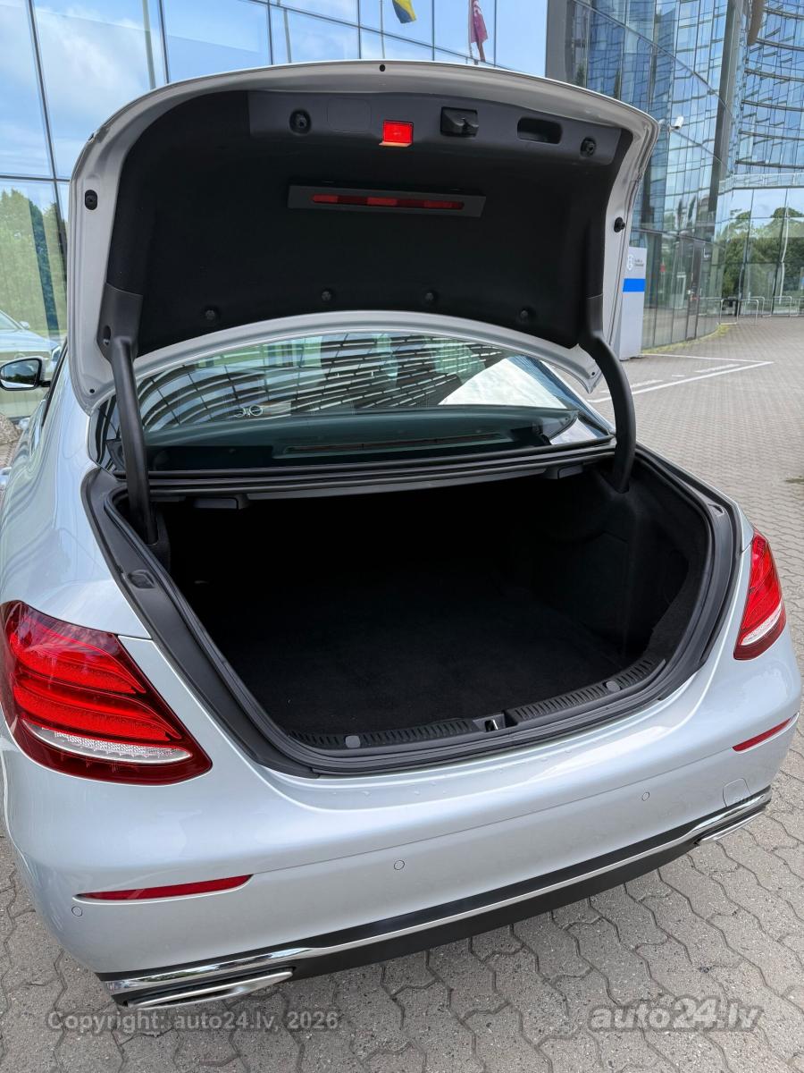Grey Mercedes-Benz E-Class 2017 in Tallinn, with an engine capacity of 3.50 L and mileage of 185 thousand km for 23790 €, photo 14 on AUTOMOTO.COM.LV