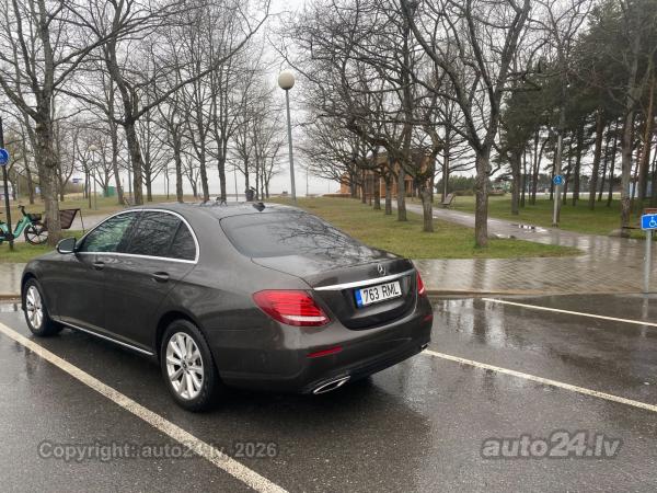 Grey Mercedes-Benz E-Class 2018 in Tallinn, with an engine capacity of 2.00 L and mileage of 386 thousand km for 18000 €, photo 3 on AUTOMOTO.COM.LV