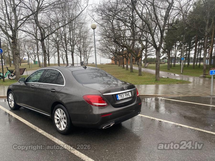 Pelēks Mercedes-Benz E-Class 2018 Tallina, ar dzinēja tilpumu 2.00 L un nobraukumu 386 tūkst. km par 18000 €, foto 4 vietnē AUTOMOTO.COM.LV