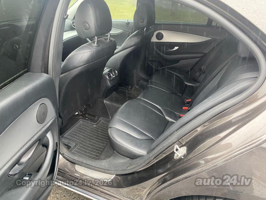 Pelēks Mercedes-Benz E-Class 2018 Tallina, ar dzinēja tilpumu 2.00 L un nobraukumu 386 tūkst. km par 18000 €, foto 7 vietnē AUTOMOTO.COM.LV
