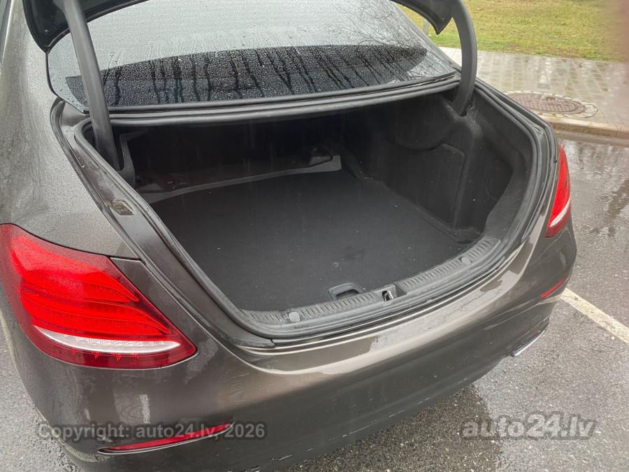 Pelēks Mercedes-Benz E-Class 2018 Tallina, ar dzinēja tilpumu 2.00 L un nobraukumu 386 tūkst. km par 18000 €, foto 9 vietnē AUTOMOTO.COM.LV