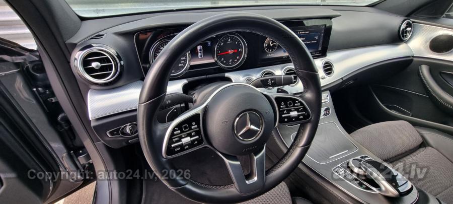 Pelēks Mercedes-Benz E-Class 2019 Tallina, ar dzinēja tilpumu 2.00 L un nobraukumu 119 tūkst. km par 23890 €, foto 13 vietnē AUTOMOTO.COM.LV