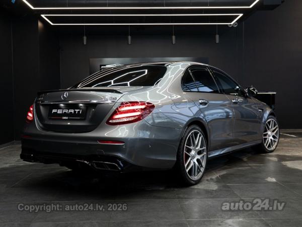 Pelēks Mercedes-Benz E-Class 2020 Tallina, ar dzinēja tilpumu 4.00 L un nobraukumu 73 tūkst. km par 67900 €, foto 2 vietnē AUTOMOTO.COM.LV