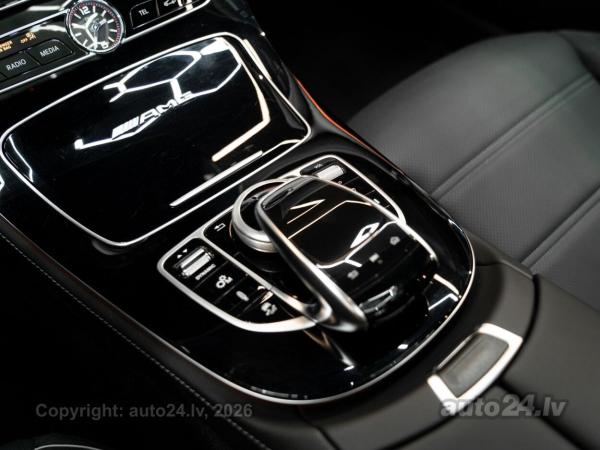 Grey Mercedes-Benz E-Class 2020 in Tallinn, with an engine capacity of 4.00 L and mileage of 73 thousand km for 67900 €, photo 11 on AUTOMOTO.COM.LV