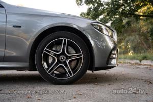 Grey Mercedes-Benz E-Class 2020 in Tallinn, with an engine capacity of 2.00 L and mileage of 92 thousand km for 31900 €, photo 9 on AUTOMOTO.COM.LV