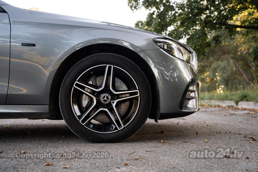 Grey Mercedes-Benz E-Class 2020 in Tallinn, with an engine capacity of 2.00 L and mileage of 92 thousand km for 31900 €, photo 9 on AUTOMOTO.COM.LV