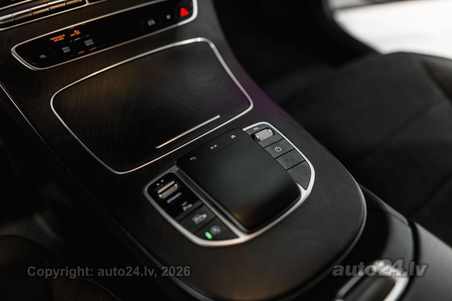 Grey Mercedes-Benz E-Class 2021 in Tallinn, with an engine capacity of 2.00 L and mileage of 104 thousand km for 34990 €, photo 25 on AUTOMOTO.COM.LV