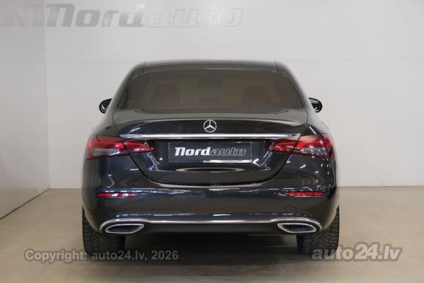 Pelēks Mercedes-Benz E-Class 2022 Tallina, ar dzinēja tilpumu 2.00 L un nobraukumu 156 tūkst. km par 29900 €, foto 4 vietnē AUTOMOTO.COM.LV