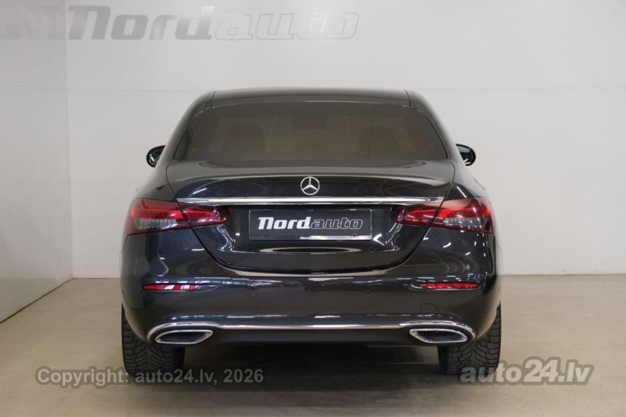 Pelēks Mercedes-Benz E-Class 2022 Tallina, ar dzinēja tilpumu 2.00 L un nobraukumu 156 tūkst. km par 29900 €, foto 4 vietnē AUTOMOTO.COM.LV