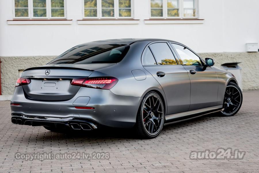 Pelēks Mercedes-Benz E-Class 2022 Pērnava, ar dzinēja tilpumu 2.00 L un nobraukumu 127 tūkst. km par 37990 €, foto 3 vietnē AUTOMOTO.COM.LV