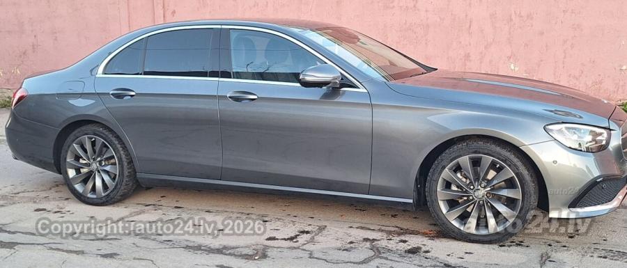 Pelēks Mercedes-Benz E-Class 2023 Tallina, ar dzinēja tilpumu 2.00 L un nobraukumu 25 tūkst. km par 44444 €, foto 5 vietnē AUTOMOTO.COM.LV