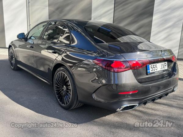 Pelēks Mercedes-Benz E-Class 2023 Tallina, ar dzinēja tilpumu 2.00 L un nobraukumu 28 tūkst. km par 65000 €, foto 3 vietnē AUTOMOTO.COM.LV