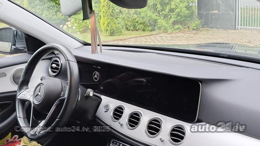 Pelēks Mercedes-Benz E-Class 2023 Tallina, ar dzinēja tilpumu 2.00 L un nobraukumu 27 tūkst. km par 42224 €, foto 5 vietnē AUTOMOTO.COM.LV