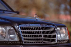 Pelēks Mercedes-Benz E-Class 1995 Tallina, ar dzinēja tilpumu 3.20 L un nobraukumu 350 tūkst. km par 9000 €, foto 4 vietnē AUTOMOTO.COM.LV