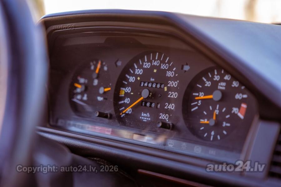 Pelēks Mercedes-Benz E-Class 1995 Tallina, ar dzinēja tilpumu 3.20 L un nobraukumu 350 tūkst. km par 9000 €, foto 10 vietnē AUTOMOTO.COM.LV