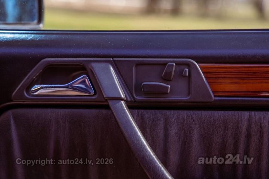 Pelēks Mercedes-Benz E-Class 1995 Tallina, ar dzinēja tilpumu 3.20 L un nobraukumu 350 tūkst. km par 9000 €, foto 11 vietnē AUTOMOTO.COM.LV