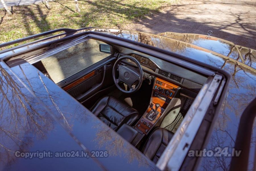 Pelēks Mercedes-Benz E-Class 1995 Tallina, ar dzinēja tilpumu 3.20 L un nobraukumu 350 tūkst. km par 9000 €, foto 13 vietnē AUTOMOTO.COM.LV