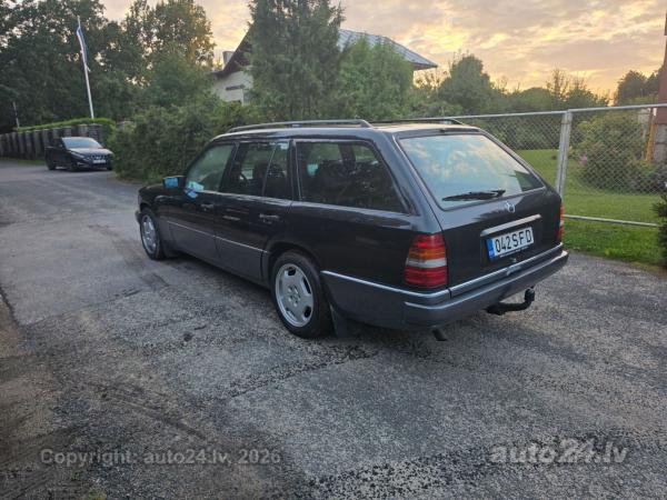 Pelēks Mercedes-Benz E-Class 1995 Tallina, ar dzinēja tilpumu 3.20 L un nobraukumu 357 tūkst. km par 8000 €, foto 7 vietnē AUTOMOTO.COM.LV