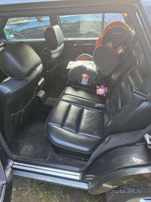 Pelēks Mercedes-Benz E-Class 1995 Tallina, ar dzinēja tilpumu 3.20 L un nobraukumu 357 tūkst. km par 8000 €, foto 10 vietnē AUTOMOTO.COM.LV