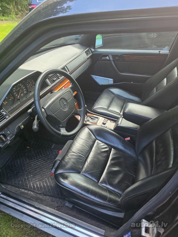 Pelēks Mercedes-Benz E-Class 1995 Tallina, ar dzinēja tilpumu 3.20 L un nobraukumu 357 tūkst. km par 8000 €, foto 11 vietnē AUTOMOTO.COM.LV