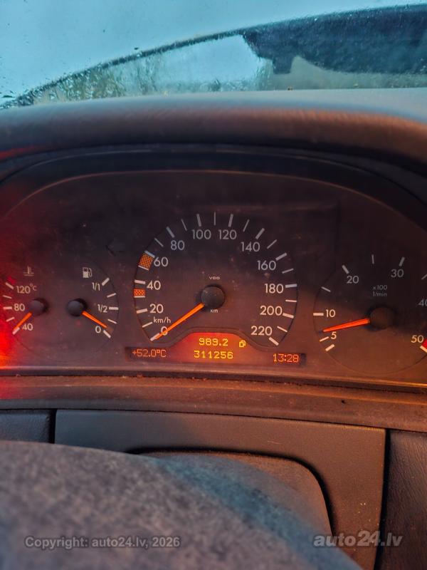 Pelēks Mercedes-Benz E-Class 1998 Tallina, ar dzinēja tilpumu 2.90 L un nobraukumu 350 tūkst. km par 1300 €, foto 7 vietnē AUTOMOTO.COM.LV