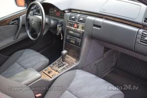 Pelēks Mercedes-Benz E-Class 2000 Tartu, ar dzinēja tilpumu 2.20 L un nobraukumu 393 tūkst. km par 3350 €, foto 7 vietnē AUTOMOTO.COM.LV