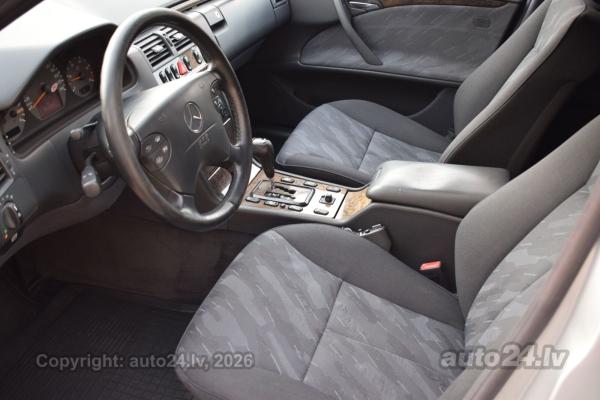 Grey Mercedes-Benz E-Class 2000 in Tartu, with an engine capacity of 2.20 L and mileage of 393 thousand km for 3350 €, photo 8 on AUTOMOTO.COM.LV