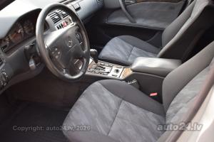 Pelēks Mercedes-Benz E-Class 2000 Tartu, ar dzinēja tilpumu 2.20 L un nobraukumu 393 tūkst. km par 3350 €, foto 9 vietnē AUTOMOTO.COM.LV