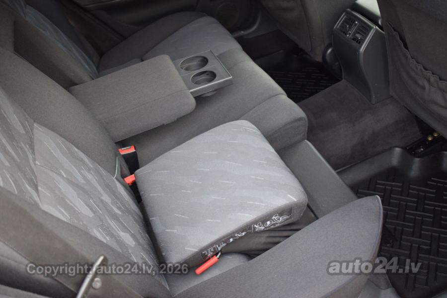 Pelēks Mercedes-Benz E-Class 2000 Tartu, ar dzinēja tilpumu 2.20 L un nobraukumu 393 tūkst. km par 3350 €, foto 11 vietnē AUTOMOTO.COM.LV