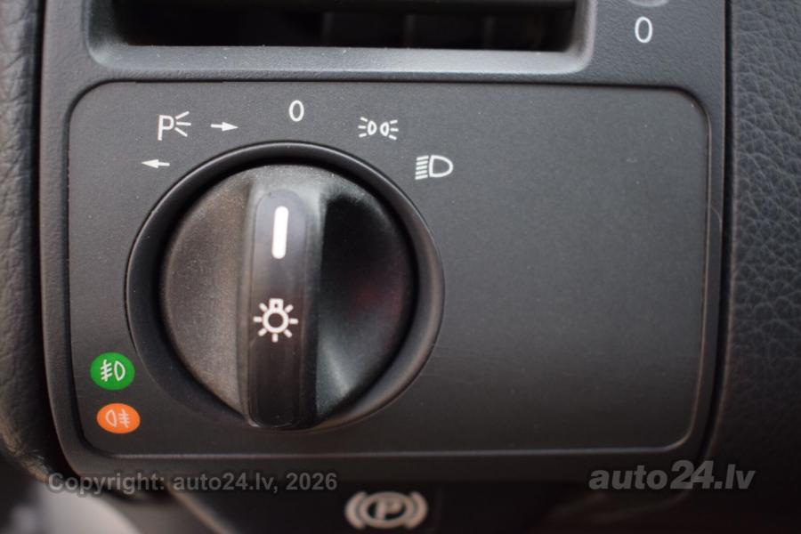 Pelēks Mercedes-Benz E-Class 2000 Tartu, ar dzinēja tilpumu 2.20 L un nobraukumu 393 tūkst. km par 3350 €, foto 14 vietnē AUTOMOTO.COM.LV