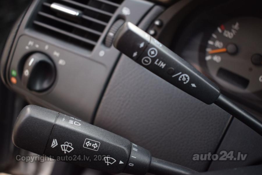 Pelēks Mercedes-Benz E-Class 2000 Tartu, ar dzinēja tilpumu 2.20 L un nobraukumu 393 tūkst. km par 3350 €, foto 19 vietnē AUTOMOTO.COM.LV