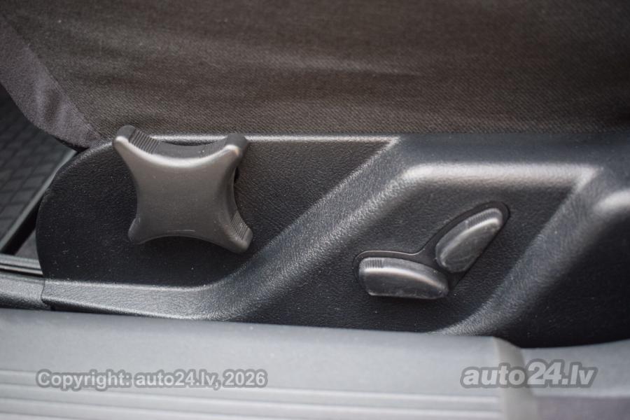 Pelēks Mercedes-Benz E-Class 2000 Tartu, ar dzinēja tilpumu 2.20 L un nobraukumu 393 tūkst. km par 3350 €, foto 22 vietnē AUTOMOTO.COM.LV