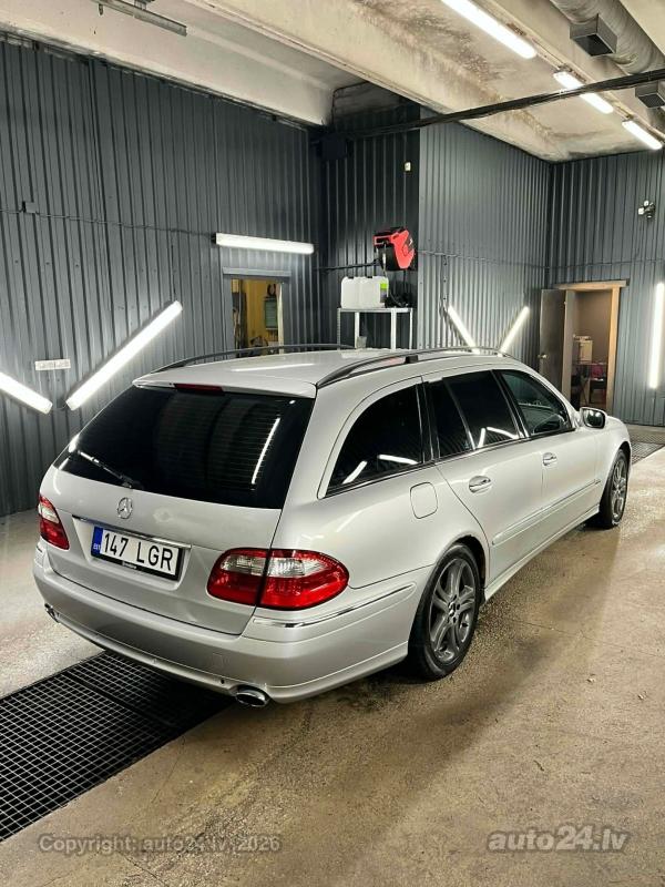 Pelēks Mercedes-Benz E-Class 2003 Tallina, ar dzinēja tilpumu 3.20 L un nobraukumu 429 tūkst. km par 2500 €, foto 3 vietnē AUTOMOTO.COM.LV