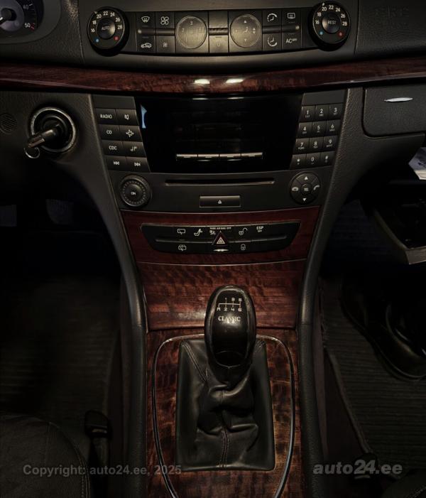 Grey Mercedes-Benz E-Class 2004 in Tallinn, with an engine capacity of 2.10 L and mileage of 227 thousand km for 5500 €, photo 11 on AUTOMOTO.COM.LV
