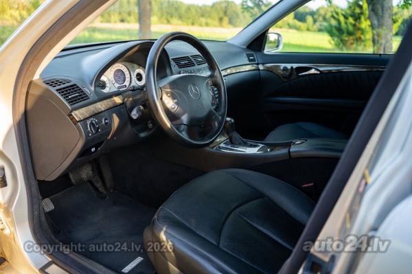 Pelēks Mercedes-Benz E-Class 2004 Paide, ar dzinēja tilpumu 3.20 L un nobraukumu 400 tūkst. km par 5190 €, foto 11 vietnē AUTOMOTO.COM.LV