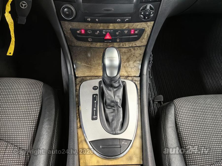 Pelēks Mercedes-Benz E-Class 2005 Viljandi, ar dzinēja tilpumu 2.10 L un nobraukumu 189 tūkst. km par 5490 €, foto 12 vietnē AUTOMOTO.COM.LV