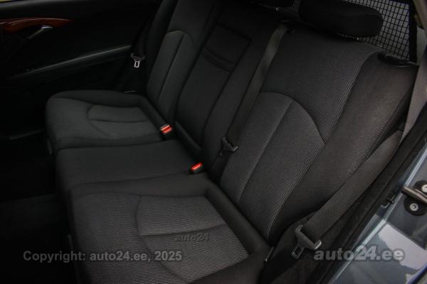 Pelēks Mercedes-Benz E-Class 2006 Viljandi, ar dzinēja tilpumu 2.10 L un nobraukumu 276 tūkst. km par 5890 €, foto 10 vietnē AUTOMOTO.COM.LV