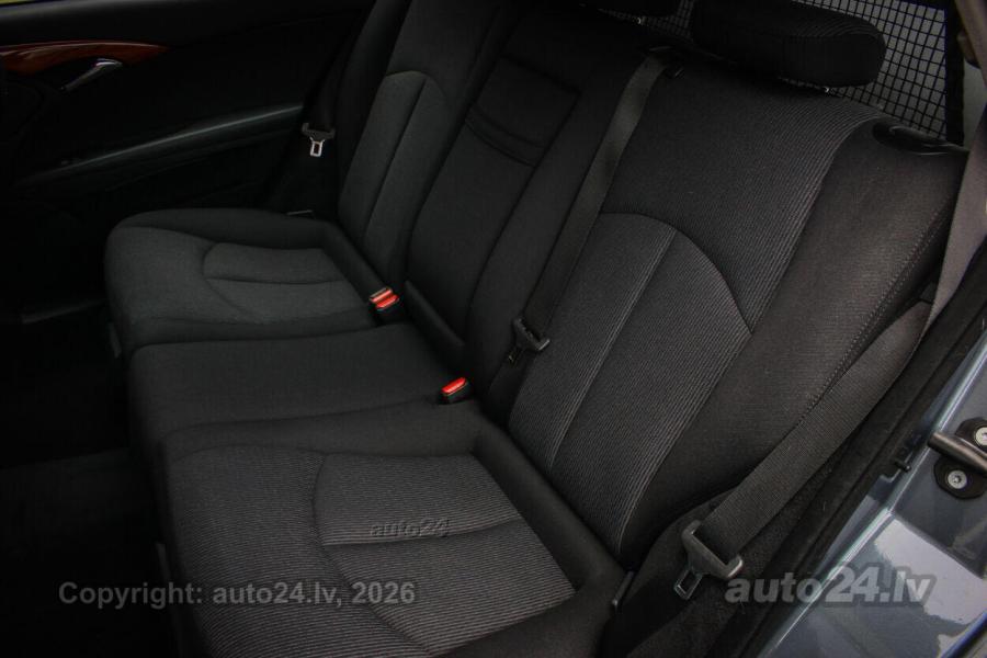 Pelēks Mercedes-Benz E-Class 2006 Viljandi, ar dzinēja tilpumu 2.10 L un nobraukumu 276 tūkst. km par 5490 €, foto 11 vietnē AUTOMOTO.COM.LV