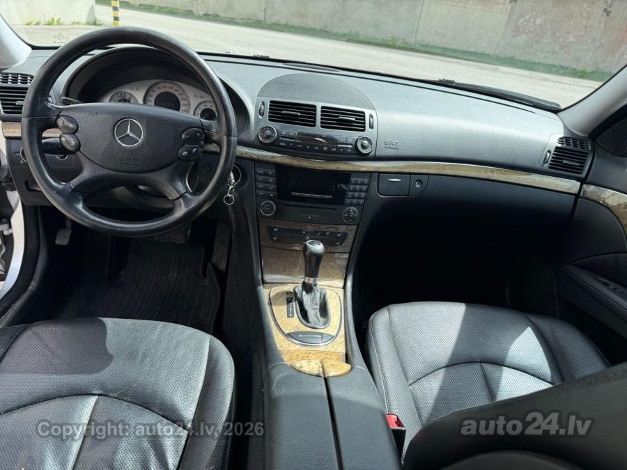 Pelēks Mercedes-Benz E-Class 2007 Tallina, ar dzinēja tilpumu 3.50 L un nobraukumu 303 tūkst. km par 2500 €, foto 10 vietnē AUTOMOTO.COM.LV