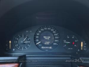 Pelēks Mercedes-Benz E-Class 2008 Tallina, ar dzinēja tilpumu 2.10 L un nobraukumu 360 tūkst. km par 2999 €, foto 14 vietnē AUTOMOTO.COM.LV