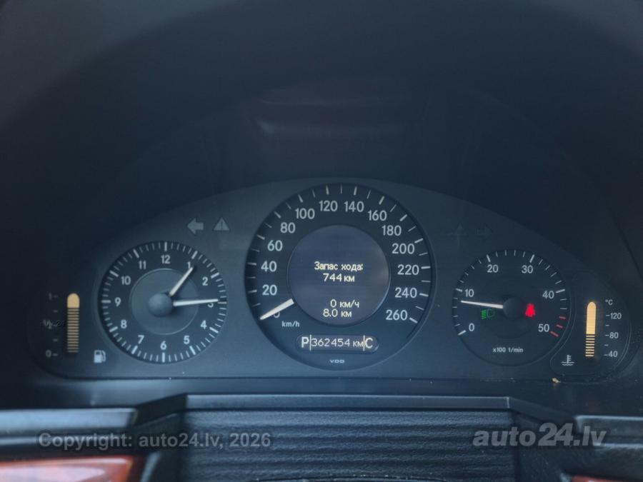 Pelēks Mercedes-Benz E-Class 2008 Tallina, ar dzinēja tilpumu 2.10 L un nobraukumu 360 tūkst. km par 2999 €, foto 14 vietnē AUTOMOTO.COM.LV