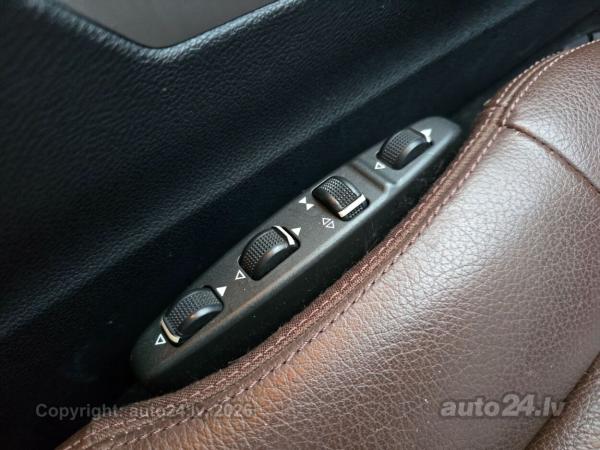 Grey Mercedes-Benz E-Class 2011 in Tallinn, with an engine capacity of 2.10 L and mileage of 379 thousand km for 5999 €, photo 11 on AUTOMOTO.COM.LV