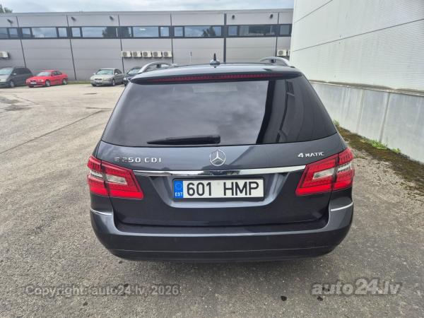 Pelēks Mercedes-Benz E-Class 2011 Pērnava, ar dzinēja tilpumu 2.10 L un nobraukumu 269 tūkst. km par 9900 €, foto 5 vietnē AUTOMOTO.COM.LV