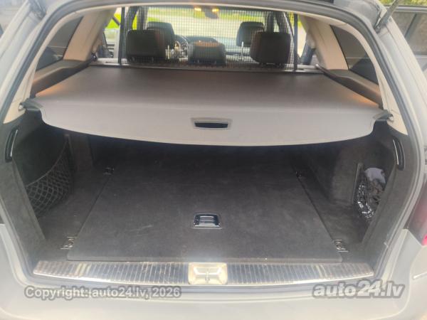 Grey Mercedes-Benz E-Class 2012 in Tallinn, with an engine capacity of 2.10 L and mileage of 316 thousand km for 7700 €, photo 10 on AUTOMOTO.COM.LV