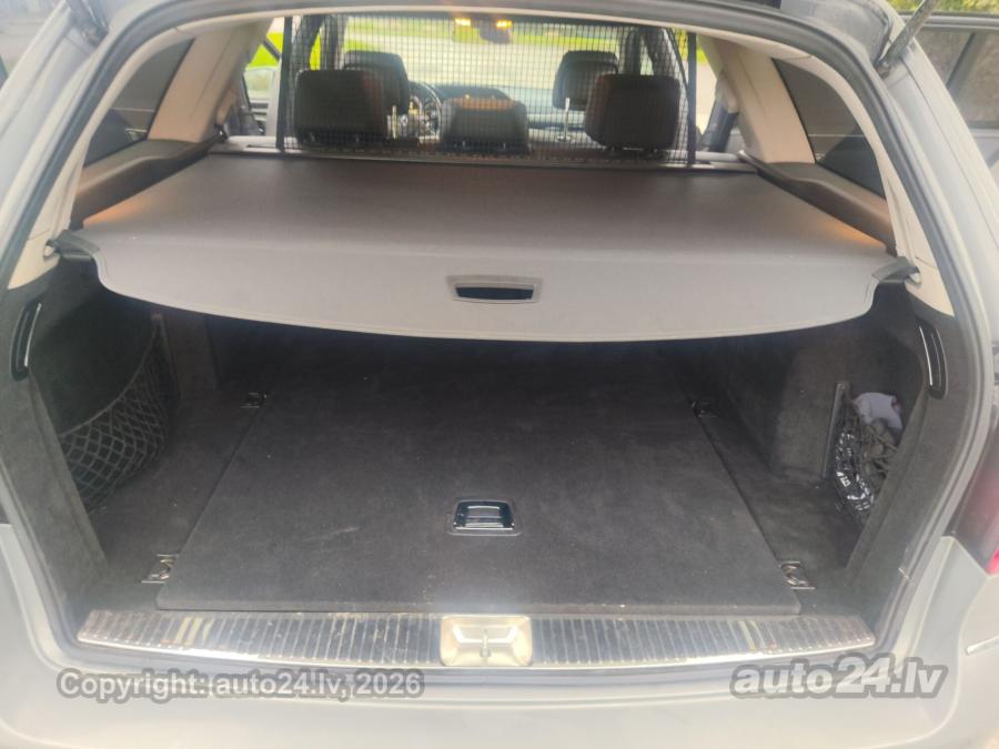 Pelēks Mercedes-Benz E-Class 2012 Tallina, ar dzinēja tilpumu 2.10 L un nobraukumu 316 tūkst. km par 7700 €, foto 10 vietnē AUTOMOTO.COM.LV