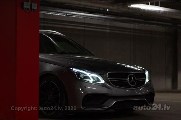Mercedes-Benz E-Class 2013 in Tallinn on AUTOMOTO.COM.LV Grey Mercedes-Benz E-Class 2013 in Tallinn, with an engine capacity of 2.10 L and mileage of 334 thousand km for 12300 €, photo 10 on AUTOMOTO.COM.LV