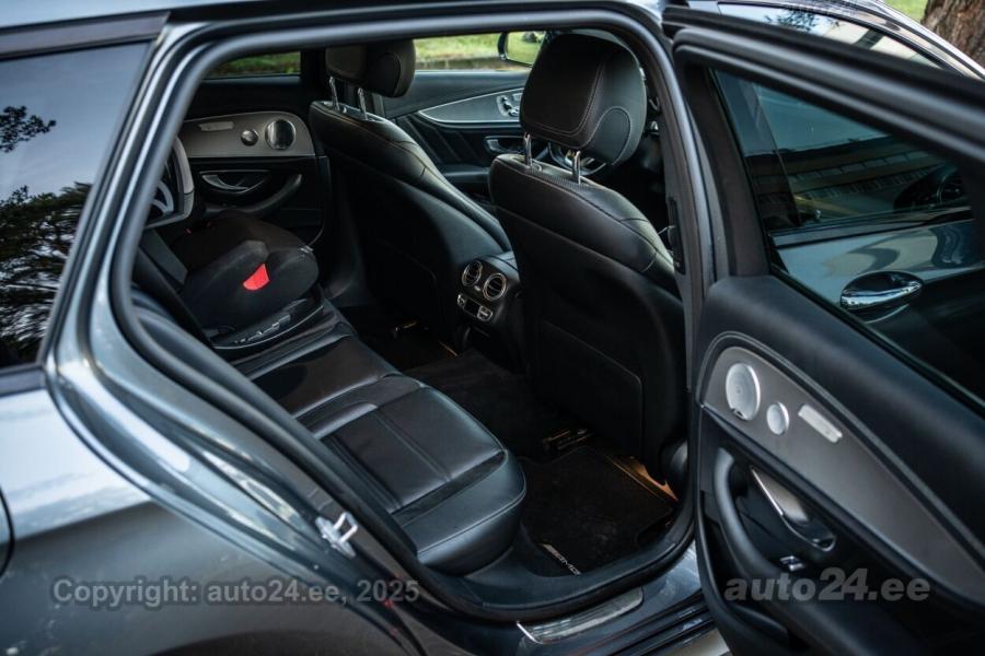 Pelēks Mercedes-Benz E-Class 2017 Tallina, ar dzinēja tilpumu 3.00 L un nobraukumu 174 tūkst. km par 31900 €, foto 11 vietnē AUTOMOTO.COM.LV